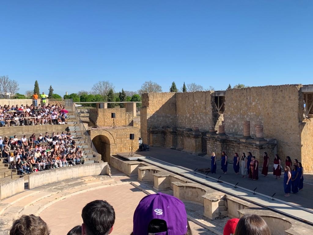 El alumnado de Latín asiste a la representación de Troyanas de ...